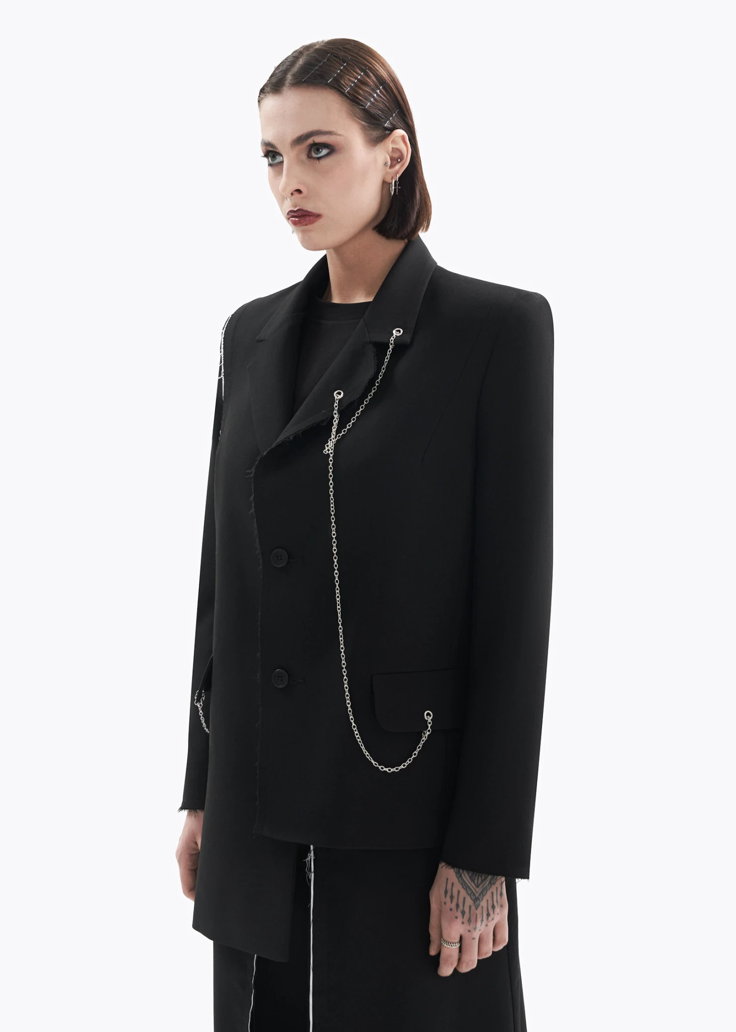 Jacket with asymmetric bottom Chain. BLACK