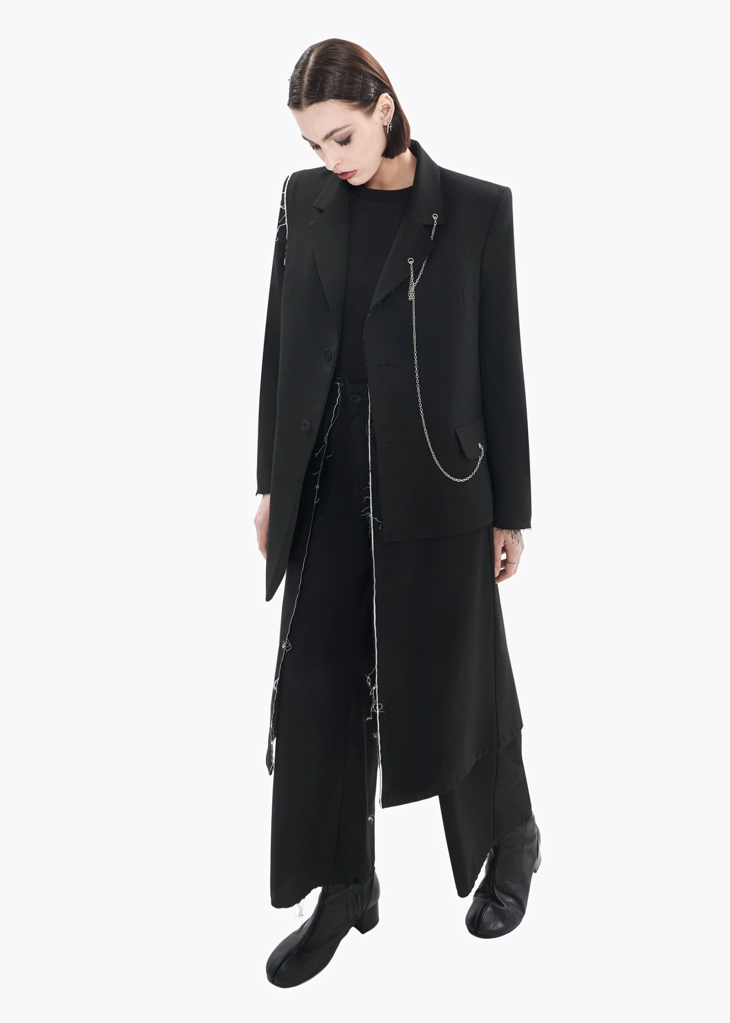 Jacket with asymmetric bottom Chain. BLACK