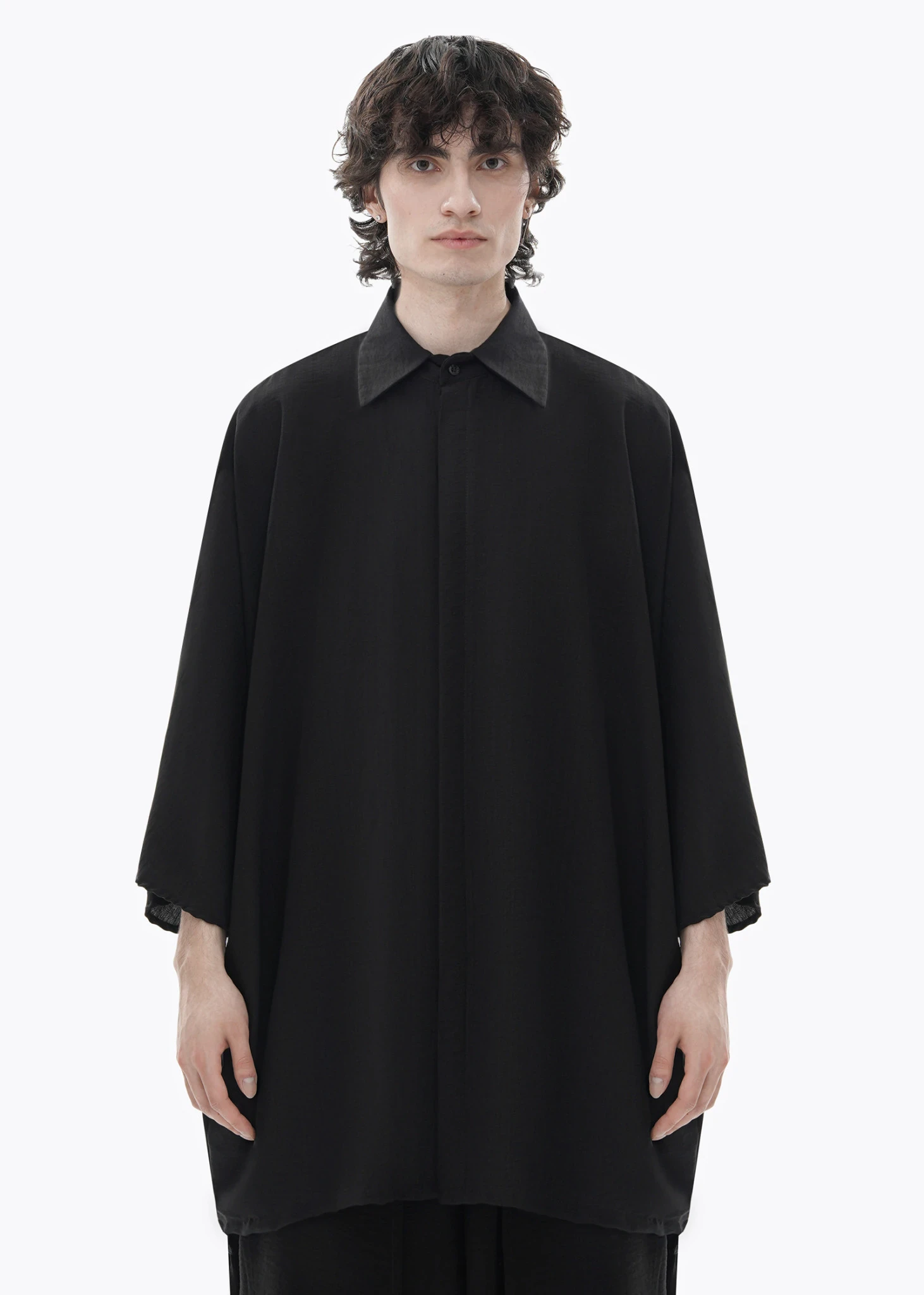 YURUI BAT SHIRT. BLACK